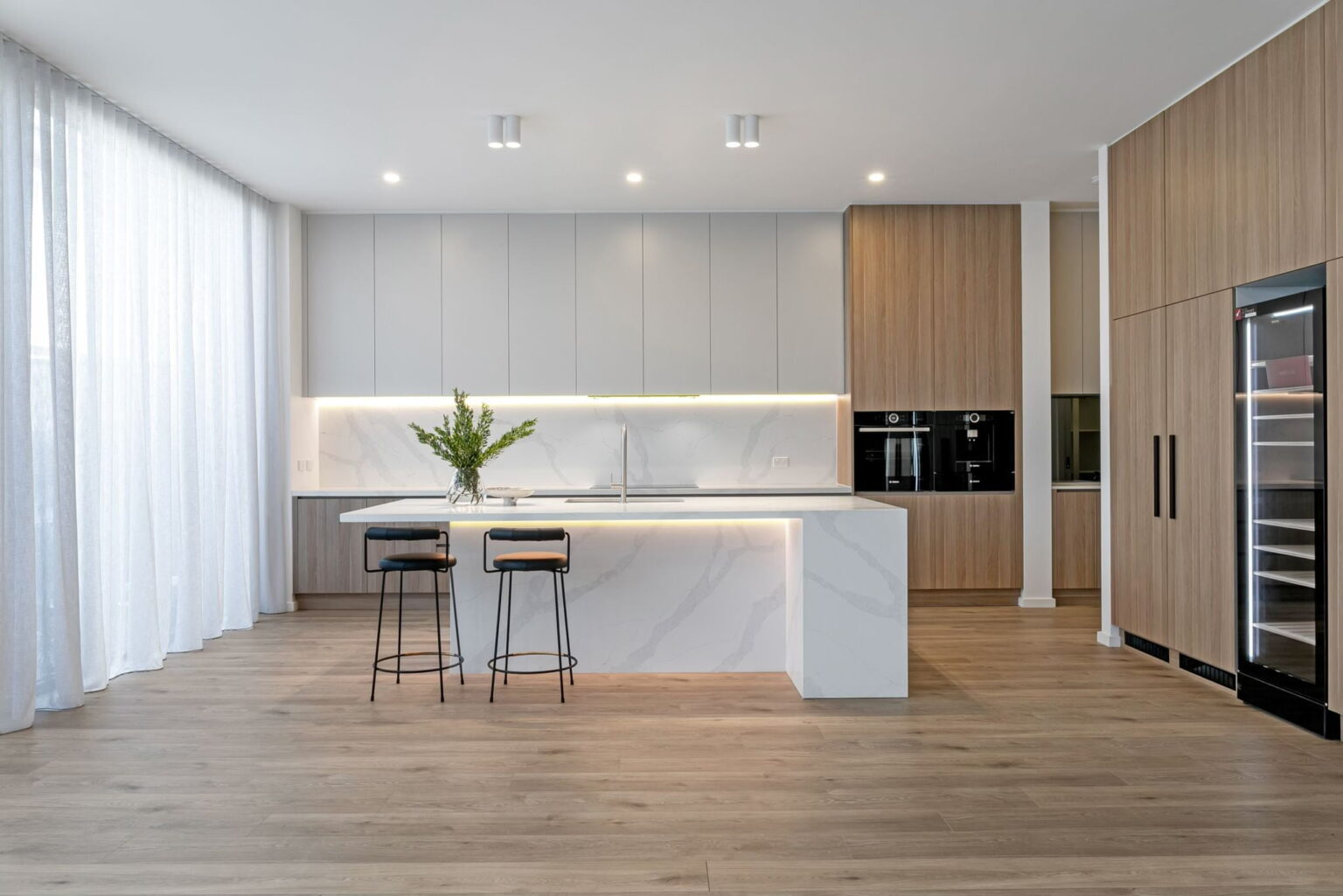 Electrician in Melbourne's West | 24/7 Residential & Commercial | Electrx